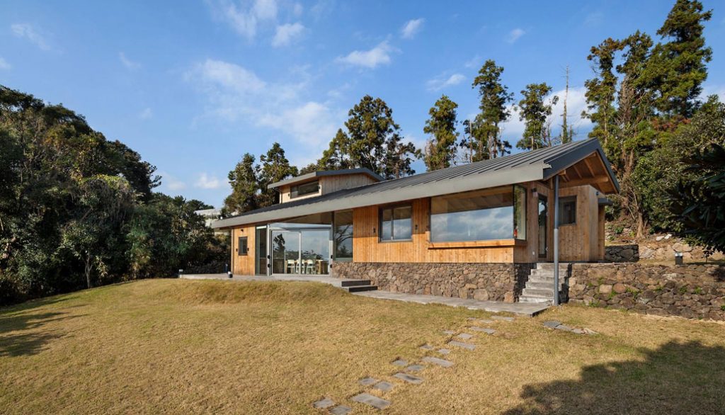 Tosan-ri Guest House by guga Urban Architecture